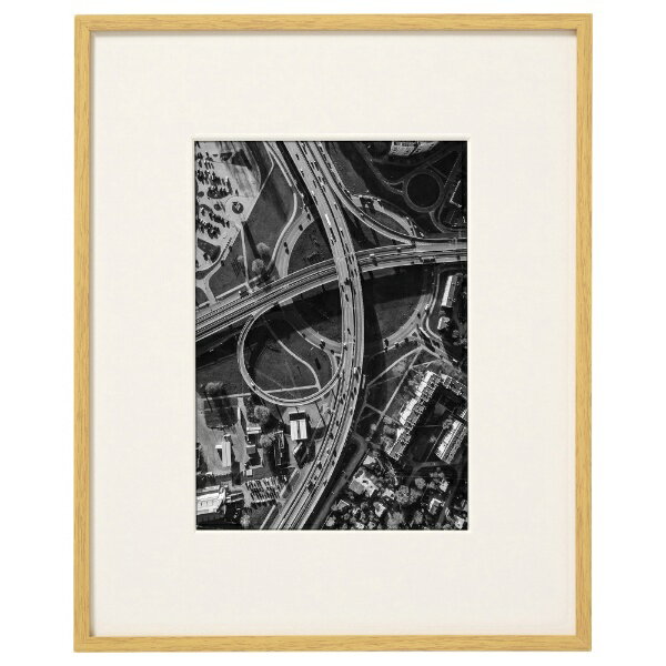 更に広いワイドマットとアクリル板を採用した『軽くて割れないZEROフレーム』のシリーズ上位モデル細身のフレームにVカットワイドマットが作品を引き立てる『軽くて割れないZEROフレーム』シリーズ。ひと回り大きな外形に、幅の広いワイドマットと、...