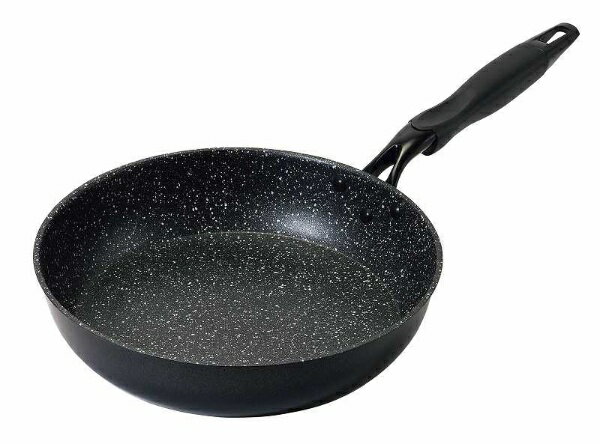 金属ヘラ使用OK汚れがつきにくい外面セラミック加工加熱器具の中央部部にのせて安定させて使用調理の際は、油の温度が200度以上にならないようにしてください。天ぷら料理等に使用しないでください。オーブン・電子レンジでは、使用しないでください。故...