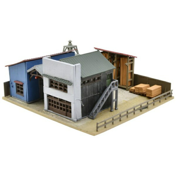 レイアウトが楽しい！集めて並べて楽しめるアイテムです。建物・小物（資材、焼却炉等）のセットです。単体でも、別売のタイプの異なる町工場と組み合わせても、ジオラマに馴染むアイテムです。※画像はイメージです。商品の仕様は予告無く変更される場合があ...