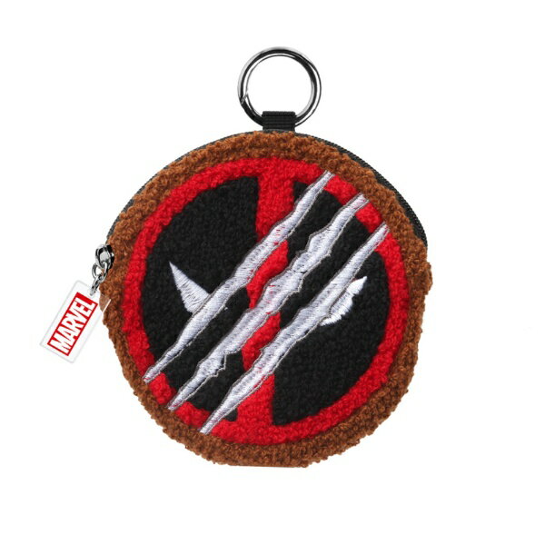 「MARVEL」デザインのイヤホンや充電ケーブル・アダプターなどを収納できるガジェットポーチです。優しく温かみのあるサガラ刺繍のポーチ（ポリエステル素材）で、小銭やリップのような小物を入れるのもオススメです。バックに取り付けられるカラビナ付...