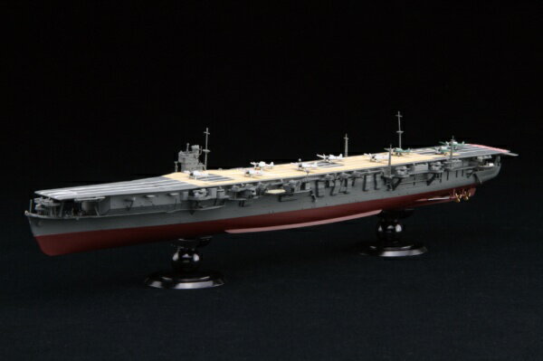 フルハル「航空母艦 蒼龍」に木甲板シールが付属して登場！■木甲板シールは、レーザーカッターで表面加工し、不規則性な木目調を再現。甲板パーツに合わせてあらかじめカットされています。塗装では表現が難しい細かなラインの入った木甲板の模様がシールで...