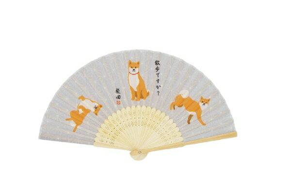 コンパクトに持ち運べる扇子は、ずっと鞄に入れておけるので通年活躍するアイテム♪