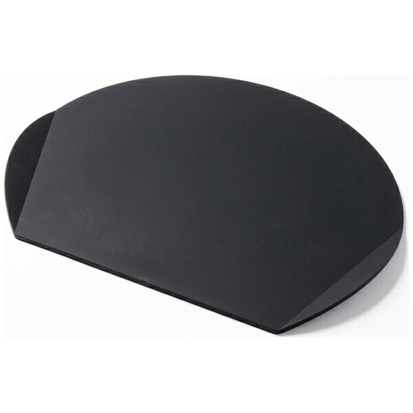 人気の丸いまな板が持ち手付きに進化!刃あたりが柔らかく食材がすべりにくい、耐熱エラストマー素材。カットしてそのまま食卓へ持ち運べるので、料理を盛り付けてお皿がわりにも使えます。熱湯消毒・食洗機使用OK。■耐熱温度130度、耐冷温度-30度。