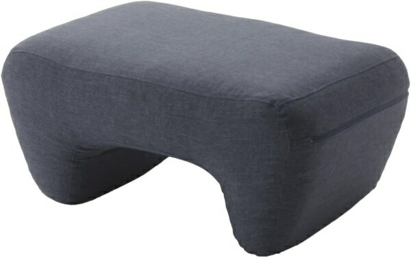 丸みを帯びた曲線がスタイリッシュなオットマン