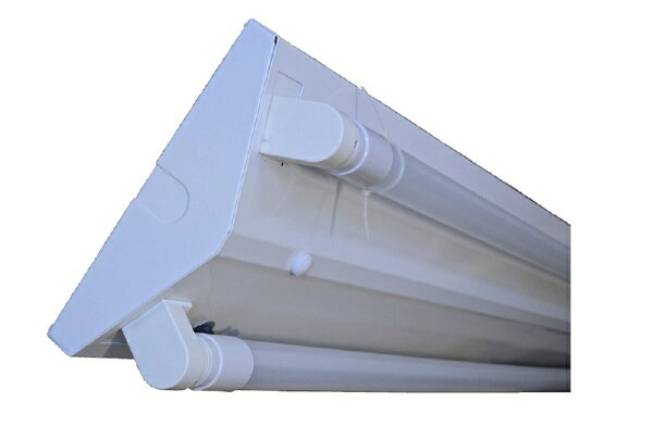 ■使用電圧：AC100-265V ■口金：G13 ■サイズ：L1260×W180×H53mm ■重量：2.6kg ■片側給電式 ■同梱ランプ：LDFK40RA98TMx2本 ■消費電力：42W ■全光束：：3800lm ■配光角度：270度...