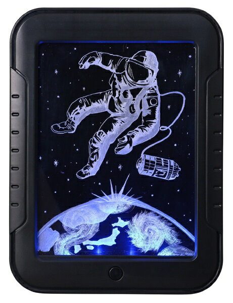 LEDでいろんな色に光るライトスクラッチ 商品サイズ：252×190×21mm セット内容：本体×1、パネル×1、ブラックシート×1、ネジ×2 1個重量：218g 材質：PS、アクリル、PP 1個包装形態：箱入り