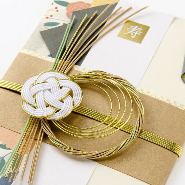 3万円〜5万円までのお包みに最適な、豪華なボリュームの水引がポイント。カジュアルすぎず程よくフォーマルなデザインです。名前が綺麗に書けるガイド付き。
