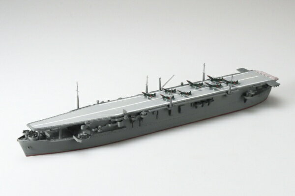 航空母艦「冲鷹」を1/700スケールのプラスチックモデルキット化。要点を抑えたパーツ構成で、シンプルで組み立て易く、かつ的確に再現できます。■艤装パーツを新たに考証し、設計。金型にはスライド機構を多数設けることにより、1/700スケールの緻...