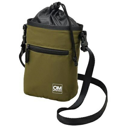 カメラや交換レンズ、ドリンクボトルなどが収納可能な汎用性の高いオリジナルポーチ。交換レンズなどをリュックに収納せずポーチに入れて携行することで、撮影したい時にすぐに取り出してレンズ交換ができるため、撮影表現の幅がぐっと広がります。ショルダー...