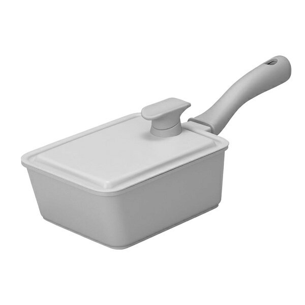炊く、揚げる、炒める、煮る、焼く、茹でるの1台6役をこなします。食パンやレトルトパウチ、袋麺がすっぽり入るサイズでちょっとした調理にピッタリのサイズ感です。角型なので角が注ぎ口になります。食材を返しやすい傾斜付きです。汚れが落ちやすいフッ素...