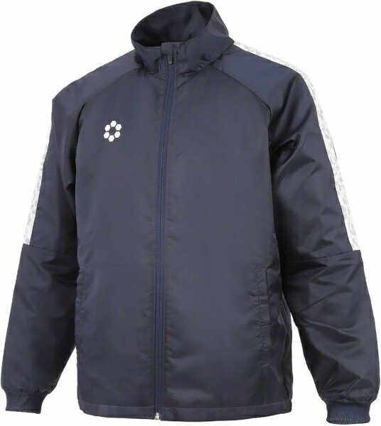 高い防風性と撥水性を兼ね備えた高級感のあるシャイニードビー素材。裏地全面に肉厚のトリコット起毛を表裏で配し、更なる保温性と快適な動きを同時に兼ね備えます。ポケット裏甲側はトリコット起毛面を配置し、ウォーム感を確保しています。背上部はチームマ...