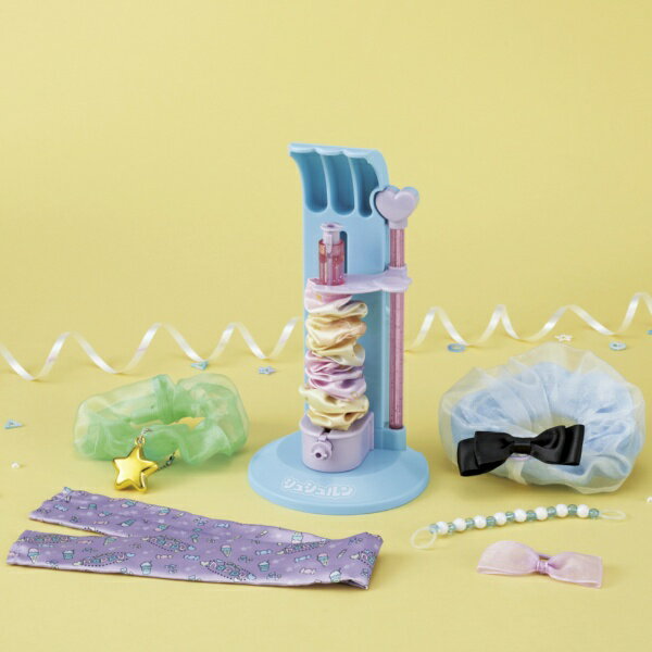 かわいくて、おしゃれなシュシュが簡単に何度でも作れちゃう！シュシュは繰り返し作ることが出来、作ったシュシュはヘアアレンジしたり、バッグや雑貨を可愛くアレンジすることも出来る！アクセサリーパーツはビーズやリボンなど全部で4種類！柄付きの生地も...