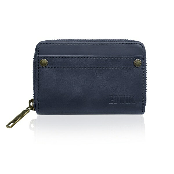 異なる素材を組み合わせたコンビネーションデザインに、リベットとエンボスロゴがポイントになっています。カラーはブラック、キャメル、ネイビーの3色展開。化粧箱付なのでギフトとしてもおすすめのアイテムです。