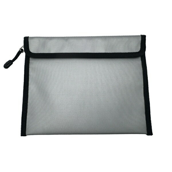 難燃性素材で延焼リスクを低減する耐火ポーチです。■内・外側から燃え広がりにくい難燃性素材を使用しています。　UL94 VTM-0（アメリカ規格）、JIS L1091A-2法（日本国内規格）で難燃性テスト実施済。　※不燃性を完全に保証するもの...