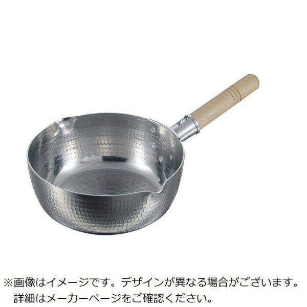 ●強度を上げるために一打一打を丁寧に施した槌目打出し鍋。見た目にも美しいミラー研磨の品です。