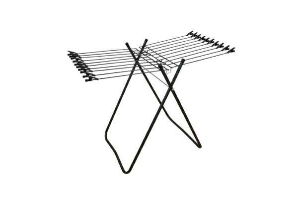 ブラックカラーのお洒落な部屋干し。ピンチ付きで洗濯物をしっかりキープ。サーキュレーターや扇風機での乾燥も洗濯物が飛びにくい。タオル干しとしてだけでなく、下着や小物干しにも。室内、浴室、ベランダでサッと干せます。たっぷり干せて、スリムに収納。...