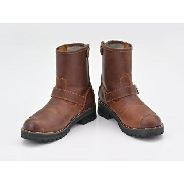 ●一般的なものより多くのオイルを染み込ませた牛革で、履き込むほどに馴染んでエイジングが楽しめますMaxFritzの佐藤氏が監修、オーソドックスなショートタイプのエンジニアブーツ。厚み2mm以上のフルグレインレザーを厳選。ワイズE相当の細身シ...