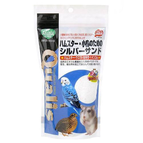 浴び砂・フロアーカバーリングサンドに！■商品説明●本品はとり貝を粉砕し有害なバクテリアなどを完全に取り除いた消化の良いミネラル豊富な衛生的なシルバーサンドです。●ハムスターの砂浴び用や、小鳥カゴを清潔に保つフロアーカバーリングサンドにお勧め...