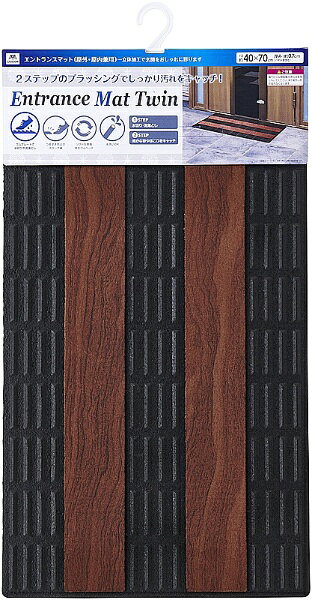 2ステップのブラッシングでしっかり汚れをキャッチ。●サイズ：(約)幅700×奥行400×高さ7mm ●重量：(約)1610g ●材質：パイル=ポリエステル100％、ベース=再生ゴム