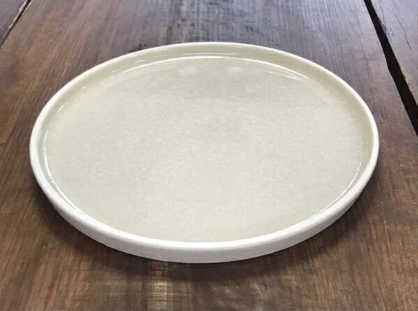 ●信楽焼の素朴感がガラスのような艶やかな光沢を囲む美しい器です。●どんな料理にも合わせやすい、シンプルなデザインです。●食洗機・電子レンジにも対応しているので、普段使いにもピッタリです。