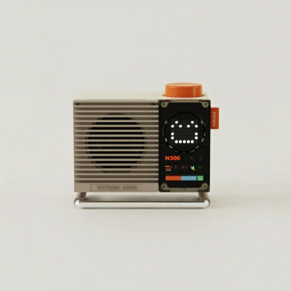 【レトロとモダンの融合】・2025 LONDON Design Award　銀賞　受賞。クリームホワイトのボディーにオレンジのダイヤルノブが映える。レトロなラジオのようなデザインにドット表示のLEDがアクセントを加え、現代だからできる【古か...