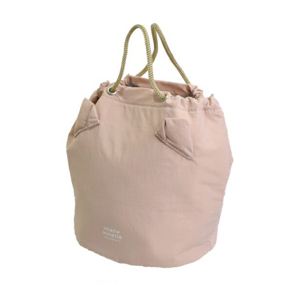 表生地はやわらかかくて軽いナイロン素材を使用しています。ランチボックスとカトラリーがしっかり収納できます。持ち運ぶ時に便利な、バックの中で邪魔にならないハンドル付き。内側は耐水性、耐久性に優れたPEVA。手洗いOKです。