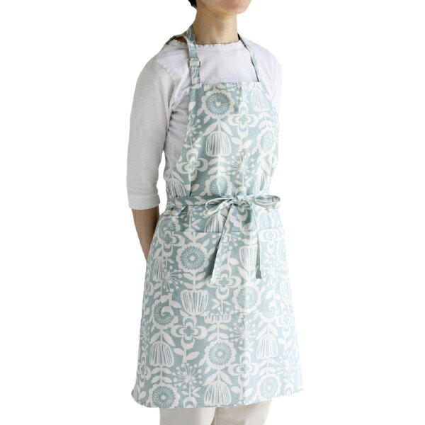 ●素朴な北欧風プリントが優しい雰囲気のエプロンです。●使いやすい定番の首掛け型です。●軽快な印象のショート丈です。●体格に合わせて、首紐の長さを調節出来ます。