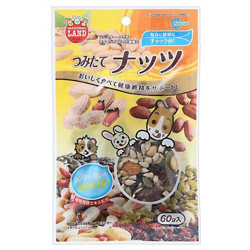 おいしく食べて健康維持をサポート！■商品説明●8種類のナッツとフルーツをミックスした、小動物用のおやつです。●カリカリおいしく、食物繊維を摂取することができます。●ウンチの臭いをやわらげる、穀物発酵エキスを配合しました。●保存に便利なチャッ...