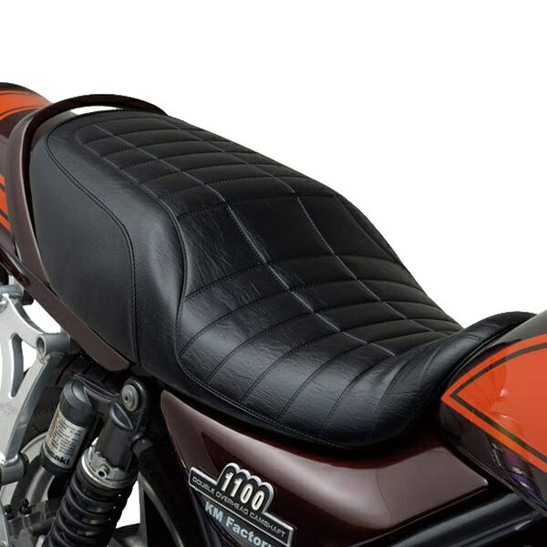 ゼファー1100/RS（92?06）専用の70sシリーズtype S1。ライダー側約20mmダウン。ゼファー1100/ゼファー1100RS（92?06）専用の70sシリーズtype S1シートです。COMP（フルコンプリート）仕様で専用シー...