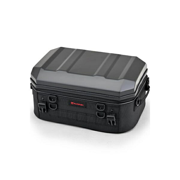 軽量シェルと型崩れしにくい構造で、日帰りから1泊ツーリングに使いやすい25Lモデルです。軽量ながら十分な強度を確保したシェルに、頑丈な芯材、側面パワーパネル、変形防止の連結ベルトを組み合わせ、美しいフォルムを保ちやすい構造です。底面ノンスリ...
