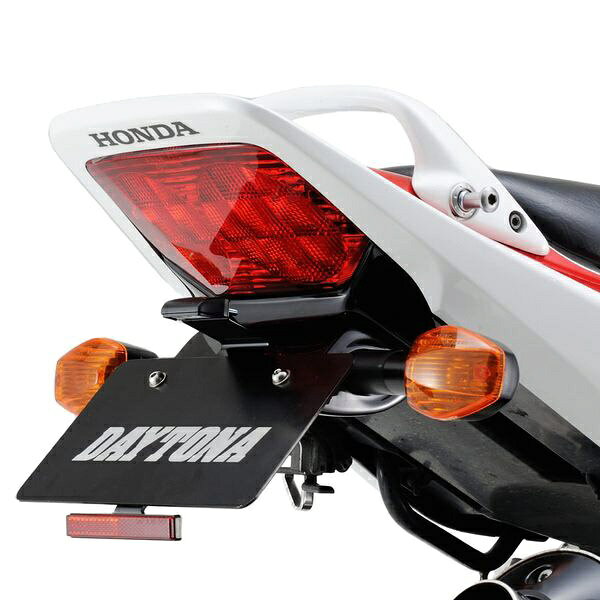 車検対応LEDライセンスランプ付きで、CB1300SF/SBのリア回りを軽量かつコンパクトに整えます。車検対応LEDライセンスランプと専用取付ステーを組み合わせ、純正ライセンスランプ仕様より軽量化・コンパクト化を図れます。純正ウインカーに対...