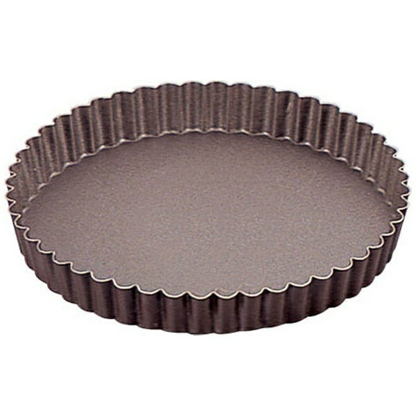 業務用にも使える、丈夫なスチール製のタルト型です。フッ素樹脂加工が施されているので、使いやすくお手入れも簡単です。直径220mmと使いやすいサイズ感で、様々なタルト作りに活躍します。