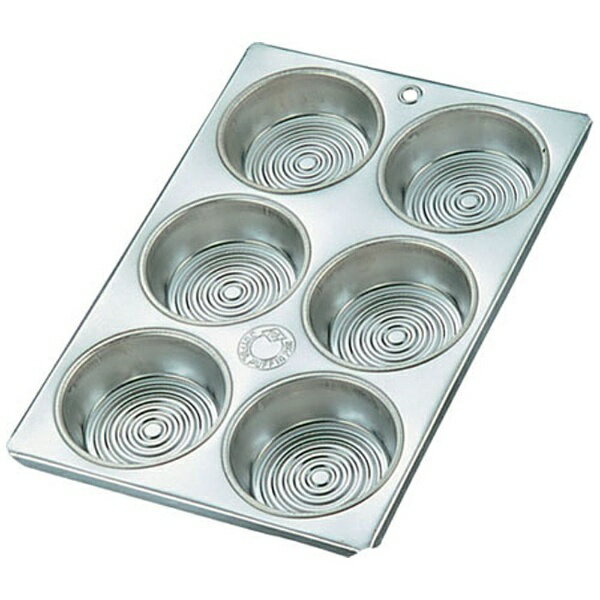 ブリキ製の蛇の目型マフィン型です。6カップ付きで、一度に6個のマフィンを焼くことができます。外寸は176×260×H30mm、1カップあたりのサイズはφ75×H25mmです。