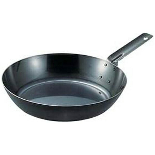 オーブンで使いやすい柄が短めのIH対応フライパン■特徴的な短い柄　さまざまな料理人の要望に応えた、オーブンでも使える柄の短いフライパンです。　※柄の長さは仕様をご確認ください。■板の厚みが2.3mm　厚めに作られているので丈夫です。さらに熱...