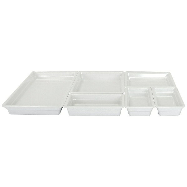 ■樹脂製のガストロノームディッシュです。■陶器に比べ軽くて 丈夫です。■チップの心配もほとんど無いので、取扱いがラクになります。■樹脂製ですので、オーブン・フードウォーマーでは使用できません。■耐熱温度：120℃
