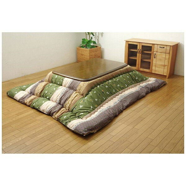 和調のウサギ柄こたつ布団です。側地にはポリエステル素材を起毛させた柔らかい生地を使用しています。部分暖房のこたつは電気代もおトクです。■組成表：ポリエステル100％【ピーチスキン】 裏地：ポリエステル100％【ピーチスキン】 中綿：ポリエス...