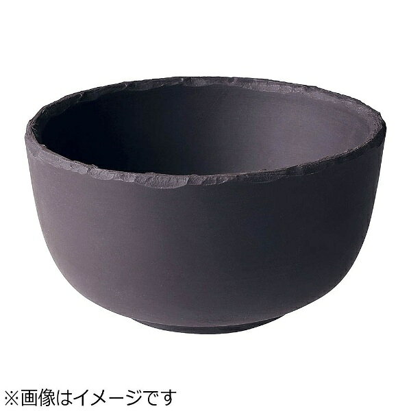 ■レヴォルのBASALT（バサルト）シリーズの食器です。食器の黒色は、黒の磁器の素材によるものです。自然の粘板岩の色を目指してデザインされたもので、磁器の特性を生かし高温で焼成され、無孔のため様々な熱源に対応しています。■このボウルはインデ...