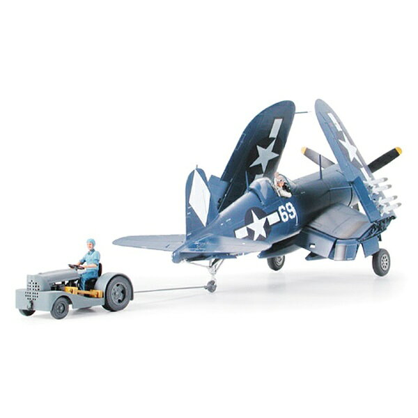 アメリカ海軍の傑作戦闘機コルセア。その代表的なタイプF4U-1Dと艦載機の牽引に使用されたモトタグをセットしたプラスチックモデル組み立てキットです。■スケール1/48、F4U-1D コルセアの全長205mm、全幅236mm（主翼をひろげた状...