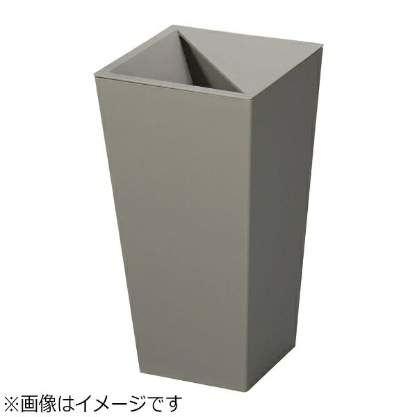 洗練されたスクエアデザインのゴミ箱です。上からゴミが見えない構造で、生活感を抑え、どんなお部屋にも馴染みます。レザー調の表面加工が施され、高級感があります。ゴミ捨ては、三角形の投入口から簡単にできます。5.5Lの容量で、持ち運びも容易です。