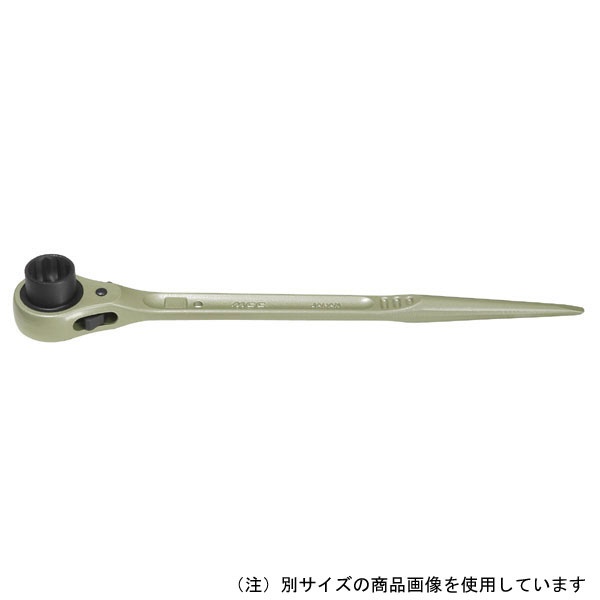 ソケットが片側のみで薄く狭所でも使えます。