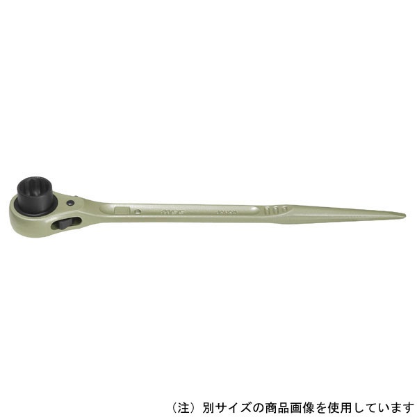 ソケットが片側のみで薄く狭所でも使えます。