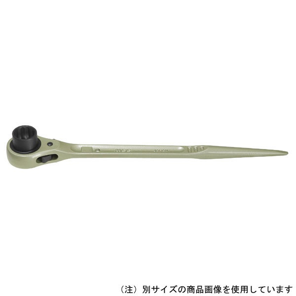 ソケットが片側のみで薄く狭所でも使えます。