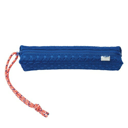 トレンドの色展開で、非常に軽く、持ち運びに便利な長めの取っ手（ストラップ）が付いています。素材はやわらかいポリエステルで、ほどよい伸縮性があるため、たっぷり収納していただけます。また、商品丸ごと洗濯ができ、速乾性に優れてます。（JIS規格基...