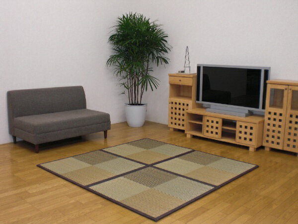 床に置くだけで畳のスペースが簡単に出来上がるユニット畳です。■カジュアルな市松柄のユニット畳です。■い草には空気の自然浄化作用、湿度の調節作用などがあります。また汚れにくく、使用するうちに黄金色に変化し、　味が出ます。■中材には弾力性にこだ...