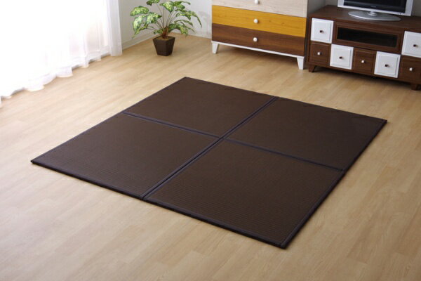 床に置くだけで畳のスペースが簡単に出来上がるユニット畳です。■表地にはポリプロピレンを細いパイプ状にして織込んだ生地を使用しています。強度が高くしっかりとしていて、汚れても表面を水拭きできるので、いつでも清潔にご使用頂けます。お子様のお部屋...