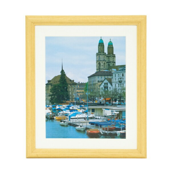 フレーム素材：木製厚さ約1mmVカットマット台紙前面板：PET板厚さ約0.4mm吊紐付