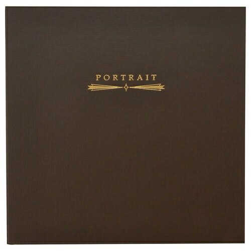 お手持ちの写真に合わせてタテヨコを自由に決められる、便利なスクウェア写真台紙です。手触りの良いマーブル調のペーパークロスに金や銀の箔押しが映える表紙が、高級感をかもし出します。中額の中抜きには奥行き感のあるVカット抜きを採用し、写真をより上...