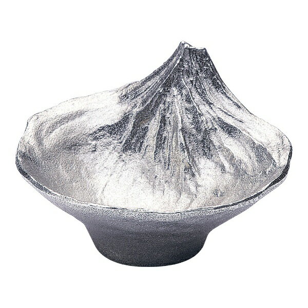 お酒を注ぐとさかさ富士が映る盃