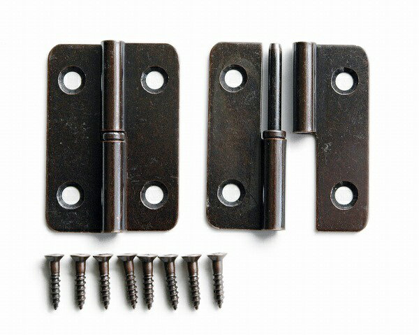 扉を上に抜くことができる蝶番です。家具・タンスの蝶番（丁番）シリーズ■特徴： 扉を上に抜くことができます。■材質： 鉄■入数： 2枚家具の組立・補修等。小箱などの軽い扉に最適です。サイズ： 38mm。左扉用。入数： 2。