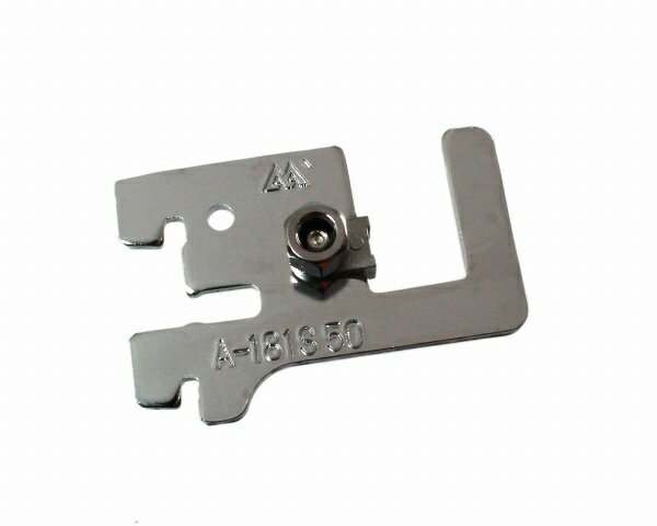 店舗陳列用のシンプルなディスプレイパーツです。店舗陳列用パーツ，シンプルなディスプレイ衣料掛けパーツ店舗陳列用パーツ。角バー取付用の振れ止め付きブラケットです。サイズ： 50mm。